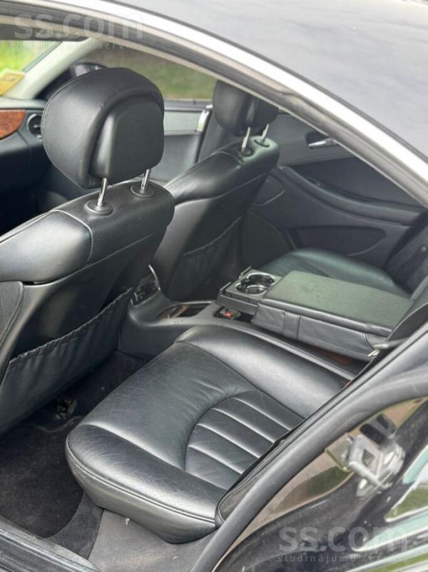 Black Mercedes-Benz CLS 350 2006 in Riga, with an engine capacity of 3.50 L and mileage of 286 thousand km for 3850 €, photo 6 on AUTOMOTO.COM.LV