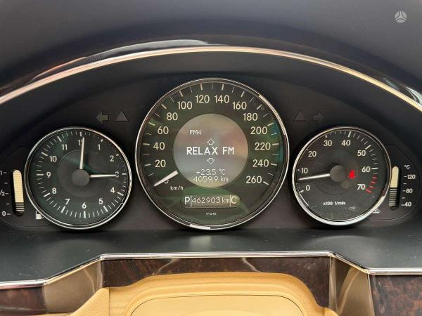 Black Mercedes-Benz CLS 350 2006 in Vilnius, with an engine capacity of 3.50 L and mileage of 463 thousand km for 4400 €, photo 10 on AUTOMOTO.COM.LV
