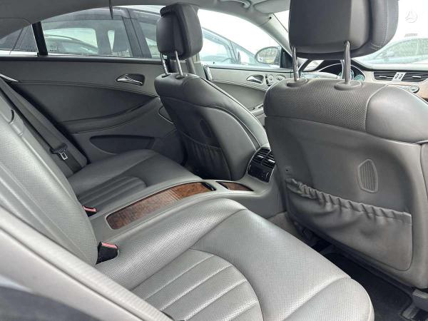 Мерседес ЦЛС 350 2008 в Вильнюс на AUTOMOTO.COM.LV Черный Мерседес ЦЛС 350 2008 в Вильнюс, объемом двигателя 3.50 л и пробегом 279 тыс. км за 3800 €, фото 8 на AUTOMOTO.COM.LV