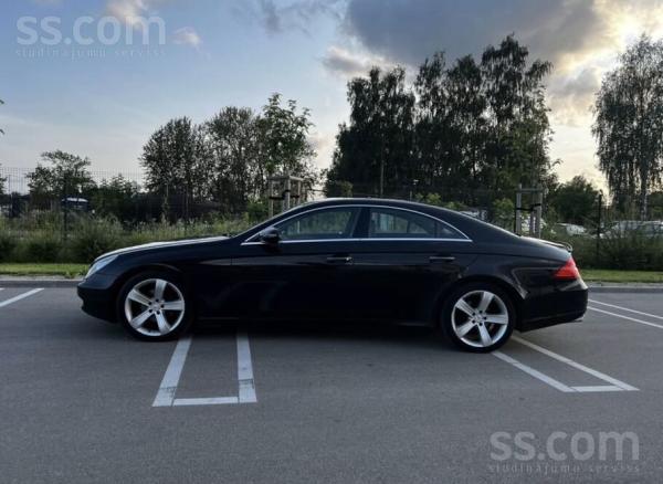 Black Mercedes-Benz CLS 350 2010 in Riga, with an engine capacity of 3.00 L and mileage of 298 thousand km for 7199 €, photo 8 on AUTOMOTO.COM.LV