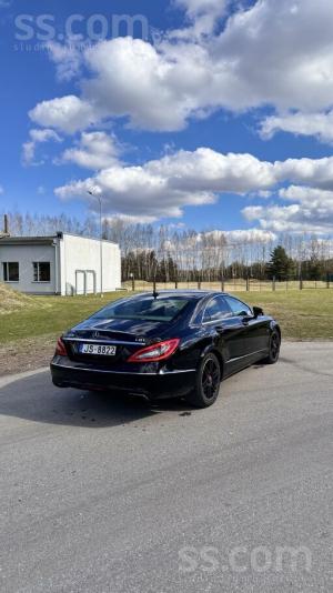 Black Mercedes-Benz CLS 350 2011 in Riga, with an engine capacity of 3.50 L and mileage of 295 thousand km for 16500 €, photo 4 on AUTOMOTO.COM.LV