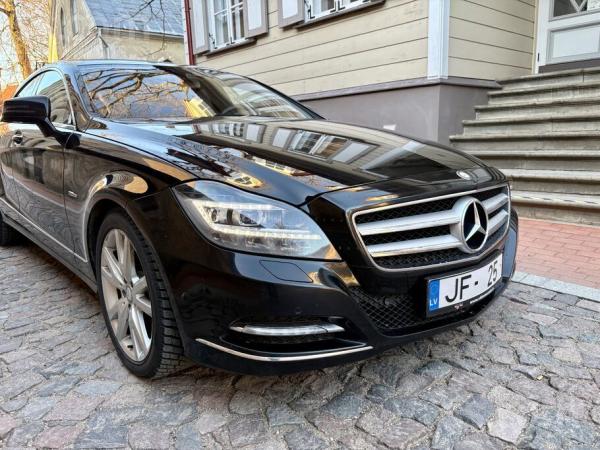 Melns Mercedes-Benz CLS 350 2011 Cēsis, ar dzinēja tilpumu 3.00 L un nobraukumu 344 tūkst. km par 12850 €, foto 1 vietnē AUTOMOTO.COM.LV