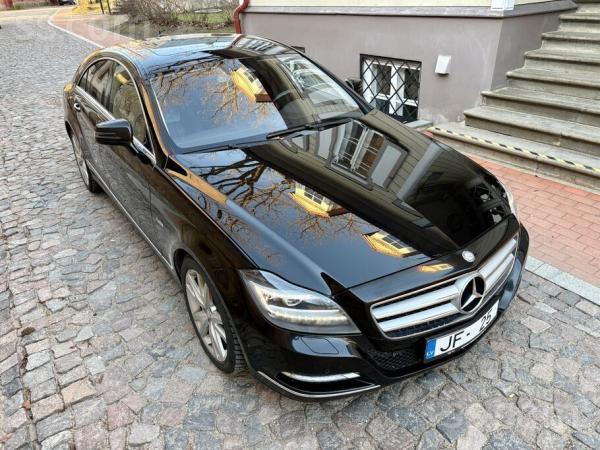 Melns Mercedes-Benz CLS 350 2011 Cēsis, ar dzinēja tilpumu 3.00 L un nobraukumu 344 tūkst. km par 12850 €, foto 3 vietnē AUTOMOTO.COM.LV