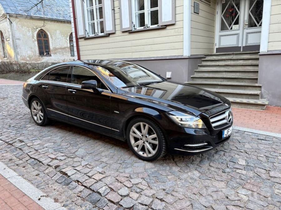 Melns Mercedes-Benz CLS 350 2011 Cēsis, ar dzinēja tilpumu 3.00 L un nobraukumu 344 tūkst. km par 12850 €, foto 4 vietnē AUTOMOTO.COM.LV