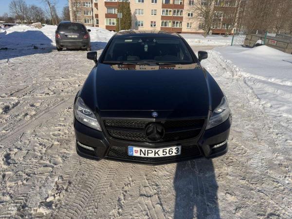 Black Mercedes-Benz CLS 350 2011 in Kedainiai, with an engine capacity of 3.00 L and mileage of 380 thousand km for 11400 €, photo 8 on AUTOMOTO.COM.LV