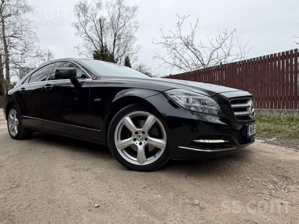 Black Mercedes-Benz CLS 350 2011 in Riga, with an engine capacity of 3.50 L and mileage of 263 thousand km for 13000 €, photo 5 on AUTOMOTO.COM.LV