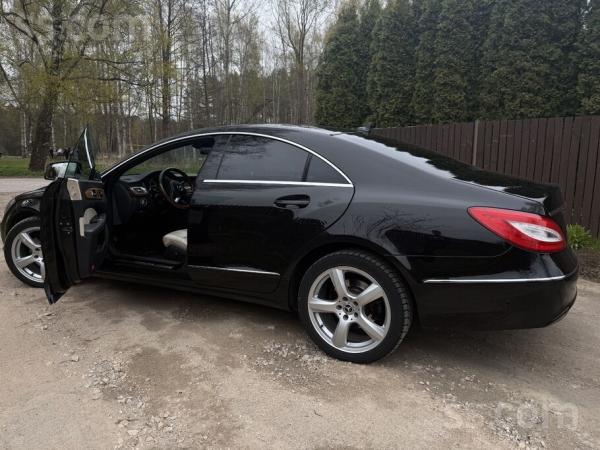 Black Mercedes-Benz CLS 350 2011 in Riga, with an engine capacity of 3.50 L and mileage of 263 thousand km for 13000 €, photo 8 on AUTOMOTO.COM.LV