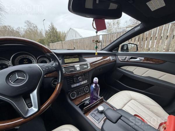 Black Mercedes-Benz CLS 350 2011 in Riga, with an engine capacity of 3.50 L and mileage of 263 thousand km for 13000 €, photo 9 on AUTOMOTO.COM.LV