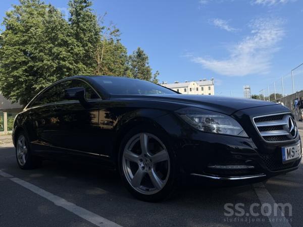 Black Mercedes-Benz CLS 350 2011 in Riga, with an engine capacity of 3.00 L and mileage of 263 thousand km for 12100 €, photo 1 on AUTOMOTO.COM.LV