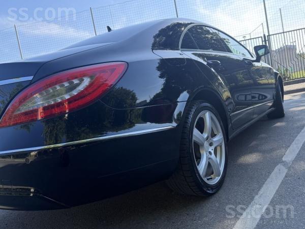 Black Mercedes-Benz CLS 350 2011 in Riga, with an engine capacity of 3.00 L and mileage of 263 thousand km for 12100 €, photo 5 on AUTOMOTO.COM.LV