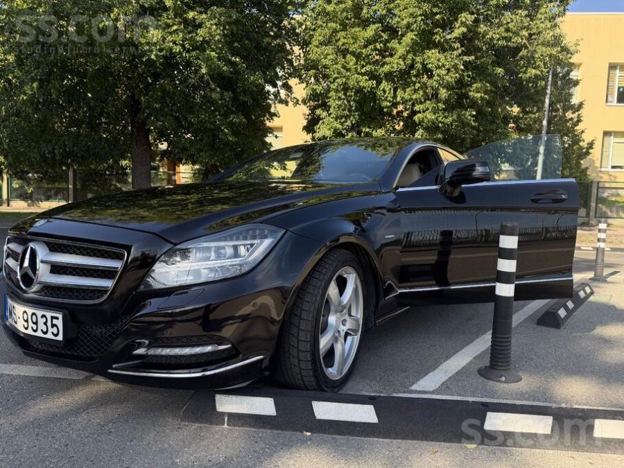 Black Mercedes-Benz CLS 350 2011 in Riga, with an engine capacity of 3.00 L and mileage of 263 thousand km for 12100 €, photo 14 on AUTOMOTO.COM.LV