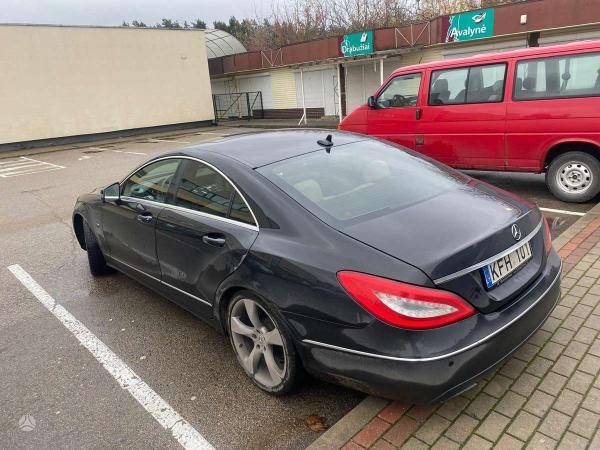Black Mercedes-Benz CLS 350 2011 in Druskininkai, with an engine capacity of 3.50 L and mileage of 386 thousand km for 10800 €, photo 2 on AUTOMOTO.COM.LV