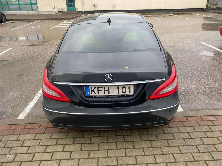 Melns Mercedes-Benz CLS 350 2011 Druskininkai, ar dzinēja tilpumu 3.50 L un nobraukumu 386 tūkst. km par 10800 €, foto 4 vietnē AUTOMOTO.COM.LV