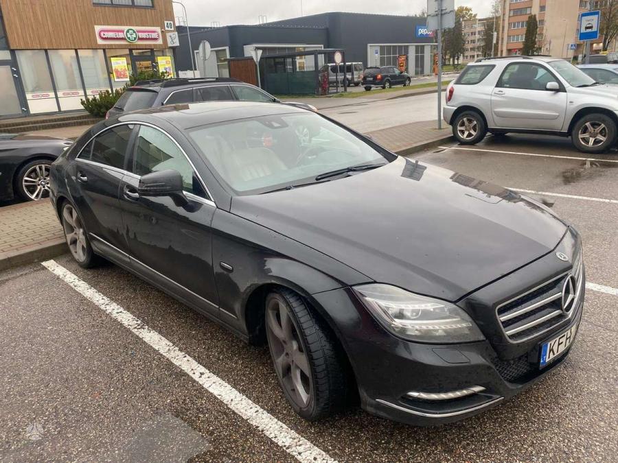 Melns Mercedes-Benz CLS 350 2011 Druskininkai, ar dzinēja tilpumu 3.50 L un nobraukumu 386 tūkst. km par 10800 €, foto 6 vietnē AUTOMOTO.COM.LV