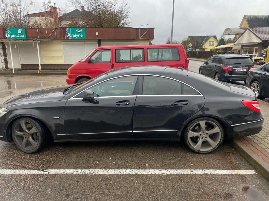 Melns Mercedes-Benz CLS 350 2011 Druskininkai, ar dzinēja tilpumu 3.50 L un nobraukumu 386 tūkst. km par 10800 €, foto 7 vietnē AUTOMOTO.COM.LV