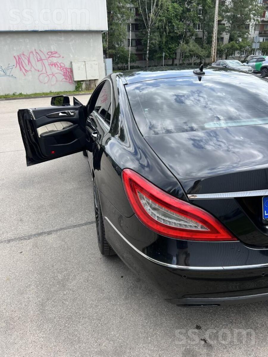 Melns Mercedes-Benz CLS 350 2011 Rīga, ar dzinēja tilpumu 3.00 L un nobraukumu 298 tūkst. km par 11300 €, foto 17 vietnē AUTOMOTO.COM.LV