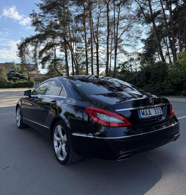 Black Mercedes-Benz CLS 350 2011 in Kaunas, with an engine capacity of 3.00 L and mileage of 290 thousand km for 11400 €, photo 3 on AUTOMOTO.COM.LV