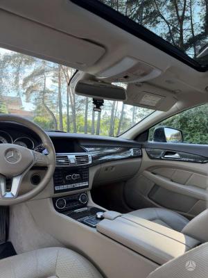 Black Mercedes-Benz CLS 350 2011 in Kaunas, with an engine capacity of 3.00 L and mileage of 290 thousand km for 11400 €, photo 5 on AUTOMOTO.COM.LV