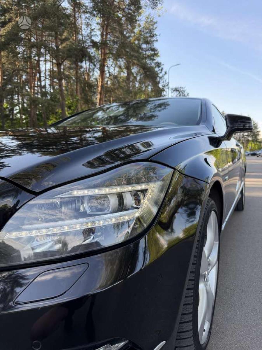 Black Mercedes-Benz CLS 350 2011 in Kaunas, with an engine capacity of 3.00 L and mileage of 290 thousand km for 11400 €, photo 6 on AUTOMOTO.COM.LV