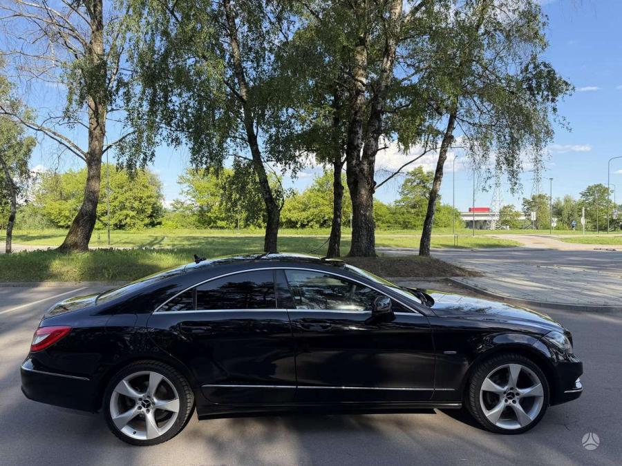 Black Mercedes-Benz CLS 350 2011 in Kaunas, with an engine capacity of 3.00 L and mileage of 290 thousand km for 11400 €, photo 15 on AUTOMOTO.COM.LV