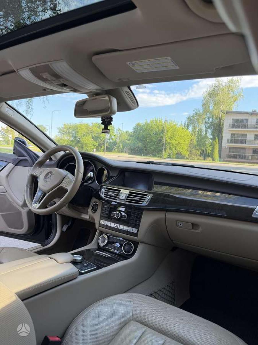 Black Mercedes-Benz CLS 350 2011 in Kaunas, with an engine capacity of 3.00 L and mileage of 290 thousand km for 11400 €, photo 16 on AUTOMOTO.COM.LV