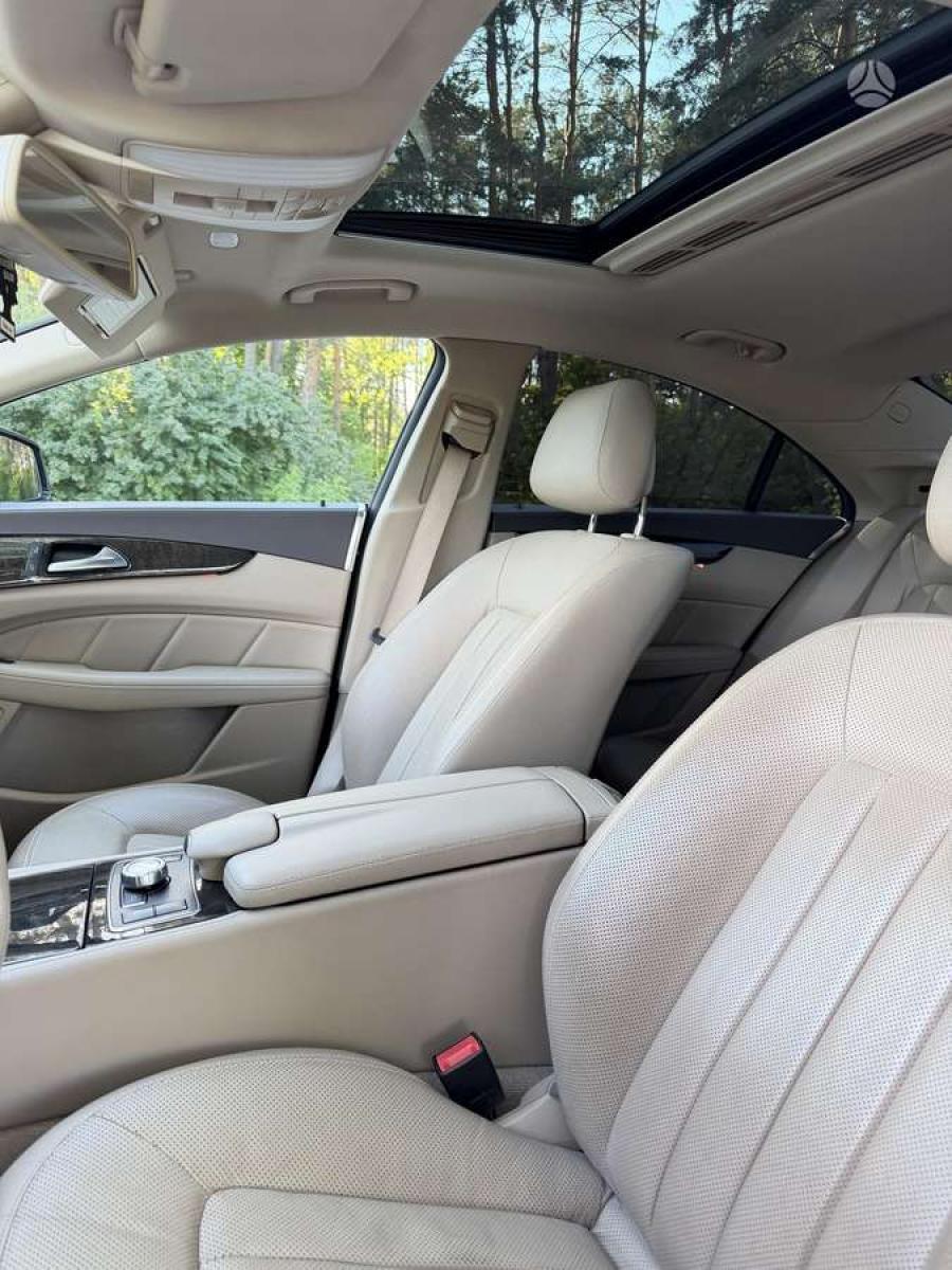 Black Mercedes-Benz CLS 350 2011 in Kaunas, with an engine capacity of 3.00 L and mileage of 290 thousand km for 11400 €, photo 17 on AUTOMOTO.COM.LV