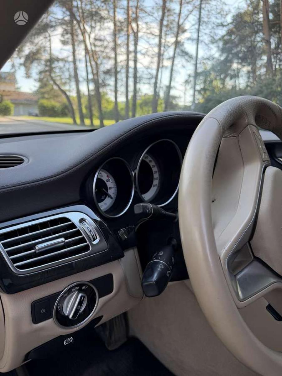 Black Mercedes-Benz CLS 350 2011 in Kaunas, with an engine capacity of 3.00 L and mileage of 290 thousand km for 11400 €, photo 19 on AUTOMOTO.COM.LV