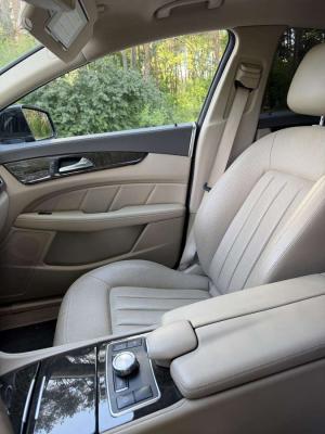 Black Mercedes-Benz CLS 350 2011 in Kaunas, with an engine capacity of 3.00 L and mileage of 290 thousand km for 11400 €, photo 22 on AUTOMOTO.COM.LV
