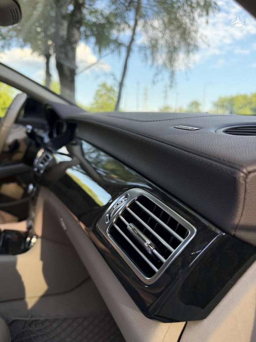 Black Mercedes-Benz CLS 350 2011 in Kaunas, with an engine capacity of 3.00 L and mileage of 290 thousand km for 11400 €, photo 26 on AUTOMOTO.COM.LV