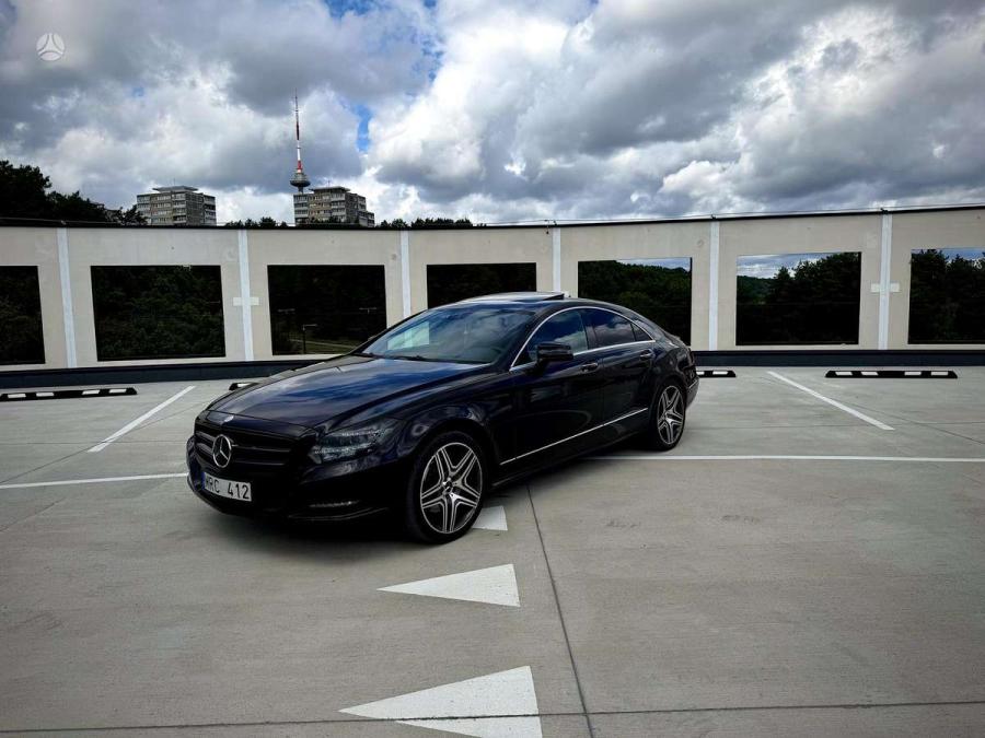 Melns Mercedes-Benz CLS 350 2011 Viļņa, ar dzinēja tilpumu 3.00 L un nobraukumu 300 tūkst. km par 12000 €, foto 4 vietnē AUTOMOTO.COM.LV