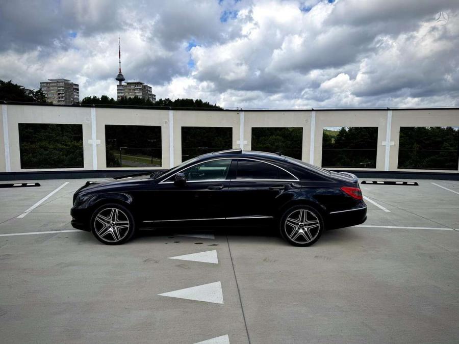 Melns Mercedes-Benz CLS 350 2011 Viļņa, ar dzinēja tilpumu 3.00 L un nobraukumu 300 tūkst. km par 12000 €, foto 5 vietnē AUTOMOTO.COM.LV