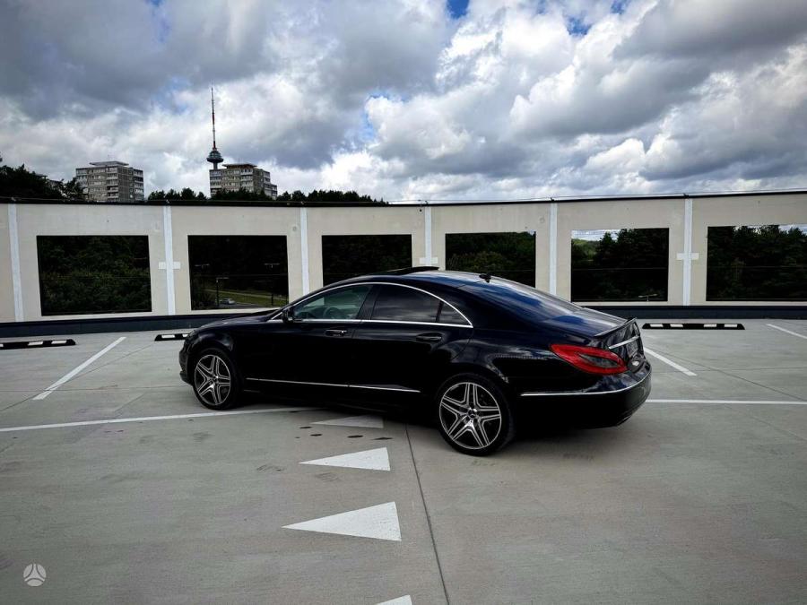 Melns Mercedes-Benz CLS 350 2011 Viļņa, ar dzinēja tilpumu 3.00 L un nobraukumu 300 tūkst. km par 12000 €, foto 6 vietnē AUTOMOTO.COM.LV