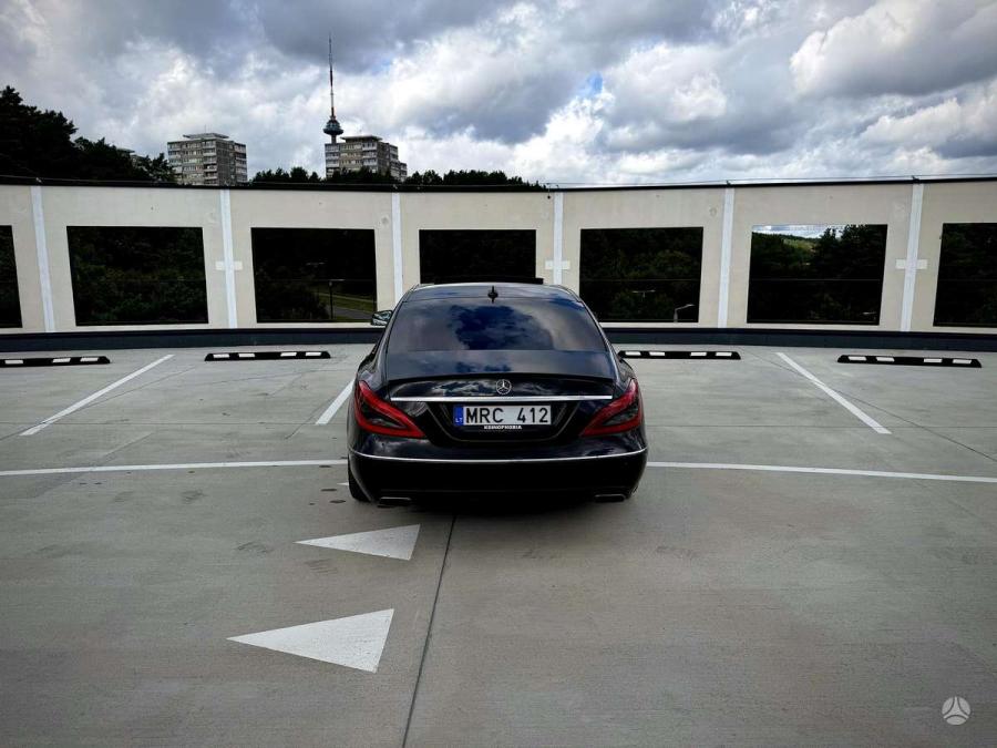 Melns Mercedes-Benz CLS 350 2011 Viļņa, ar dzinēja tilpumu 3.00 L un nobraukumu 300 tūkst. km par 12000 €, foto 7 vietnē AUTOMOTO.COM.LV