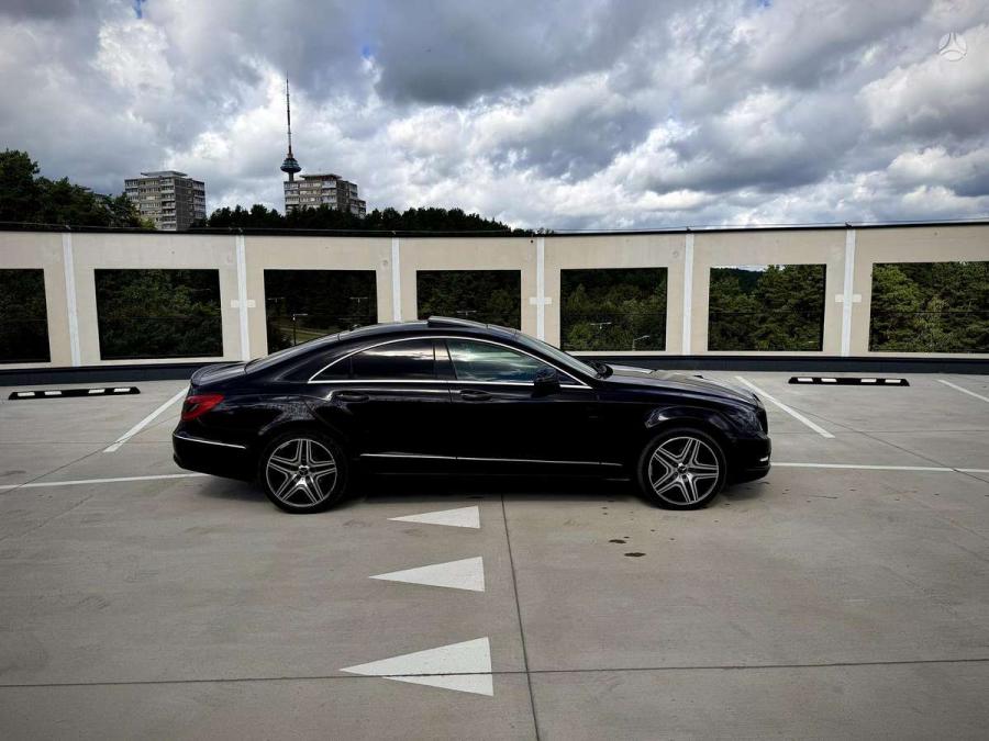 Melns Mercedes-Benz CLS 350 2011 Viļņa, ar dzinēja tilpumu 3.00 L un nobraukumu 300 tūkst. km par 12000 €, foto 9 vietnē AUTOMOTO.COM.LV