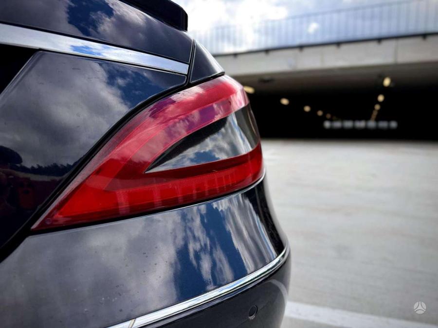Melns Mercedes-Benz CLS 350 2011 Viļņa, ar dzinēja tilpumu 3.00 L un nobraukumu 300 tūkst. km par 12000 €, foto 11 vietnē AUTOMOTO.COM.LV