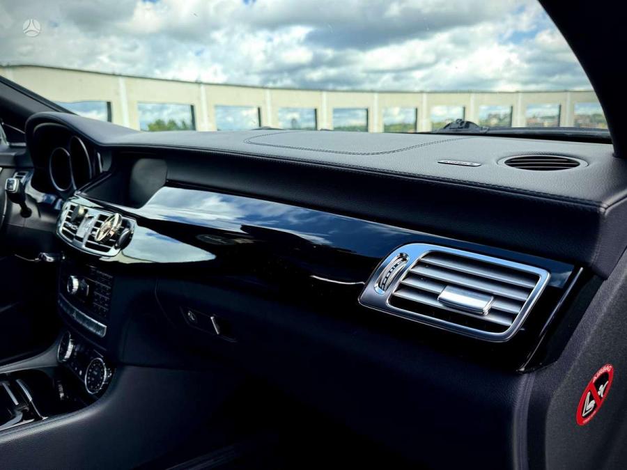 Melns Mercedes-Benz CLS 350 2011 Viļņa, ar dzinēja tilpumu 3.00 L un nobraukumu 300 tūkst. km par 12000 €, foto 21 vietnē AUTOMOTO.COM.LV