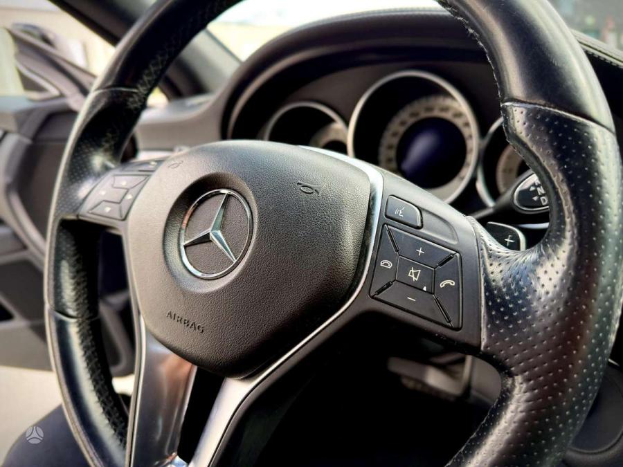 Melns Mercedes-Benz CLS 350 2011 Viļņa, ar dzinēja tilpumu 3.00 L un nobraukumu 300 tūkst. km par 12000 €, foto 22 vietnē AUTOMOTO.COM.LV
