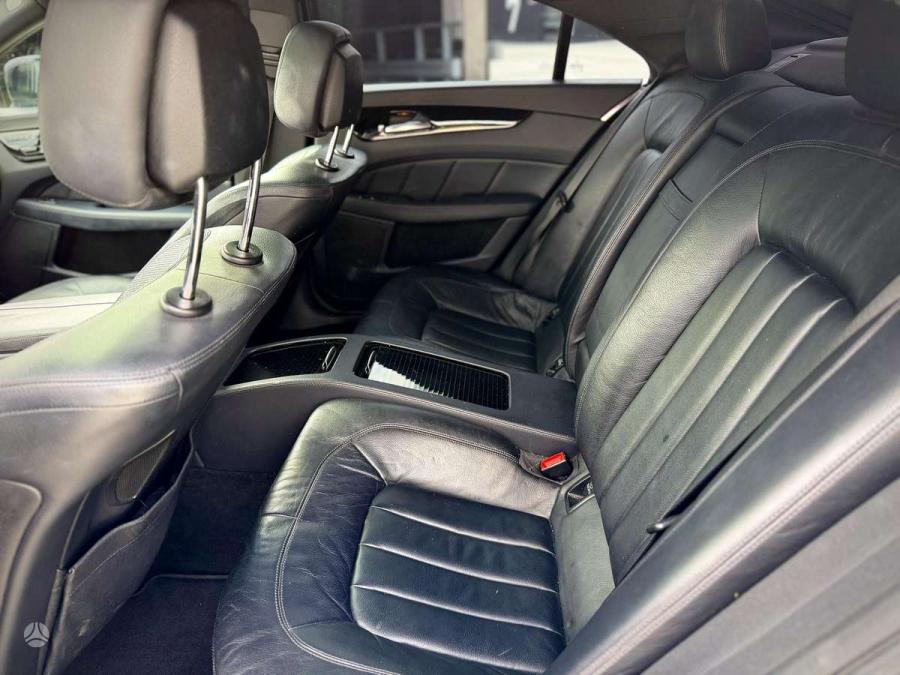 Melns Mercedes-Benz CLS 350 2011 Viļņa, ar dzinēja tilpumu 3.00 L un nobraukumu 300 tūkst. km par 12000 €, foto 28 vietnē AUTOMOTO.COM.LV