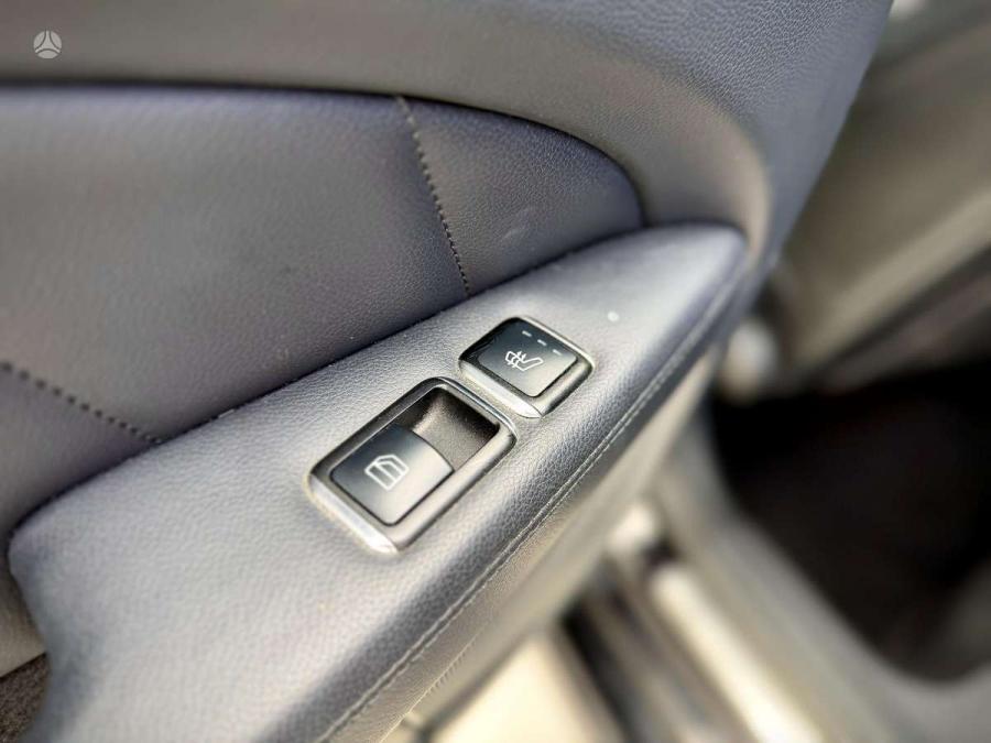 Melns Mercedes-Benz CLS 350 2011 Viļņa, ar dzinēja tilpumu 3.00 L un nobraukumu 300 tūkst. km par 12000 €, foto 30 vietnē AUTOMOTO.COM.LV
