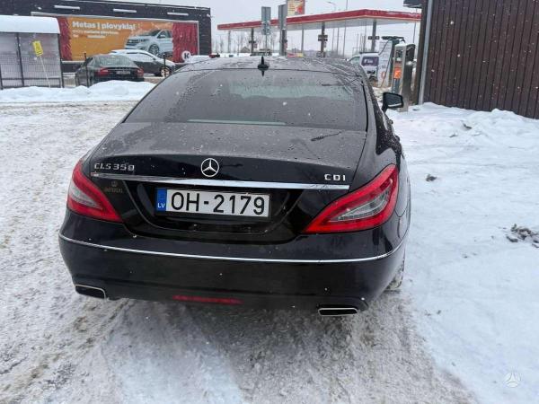 Melns Mercedes-Benz CLS 350 2012 Viļņa, ar dzinēja tilpumu 0.00 L un nobraukumu 290 tūkst. km par 11000 €, foto 4 vietnē AUTOMOTO.COM.LV