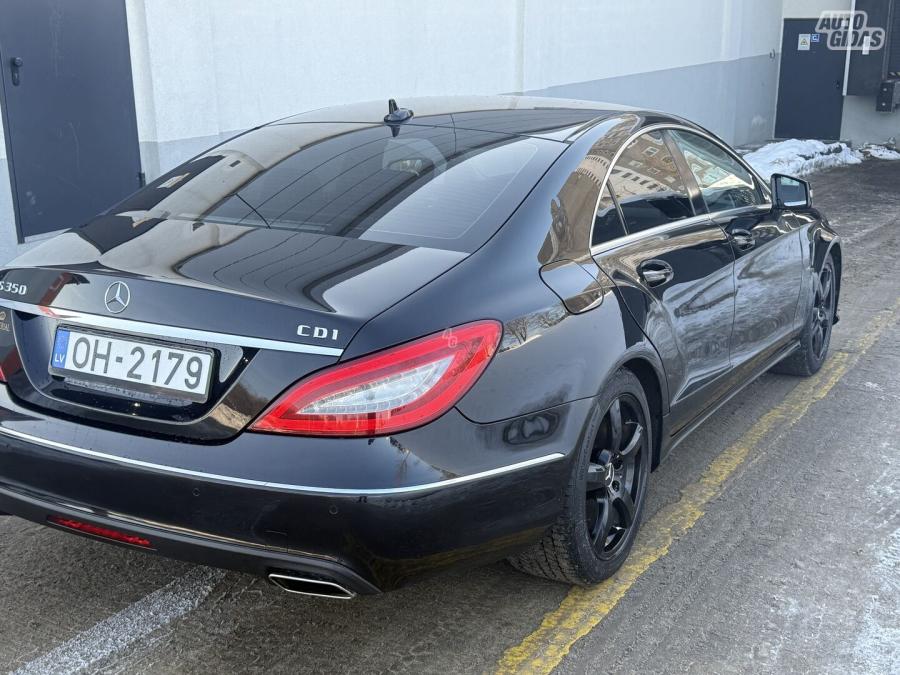 Black Mercedes-Benz CLS 350 2012 in Vilnius, with an engine capacity of 3.50 L and mileage of 280 thousand km for 11500 €, photo 4 on AUTOMOTO.COM.LV