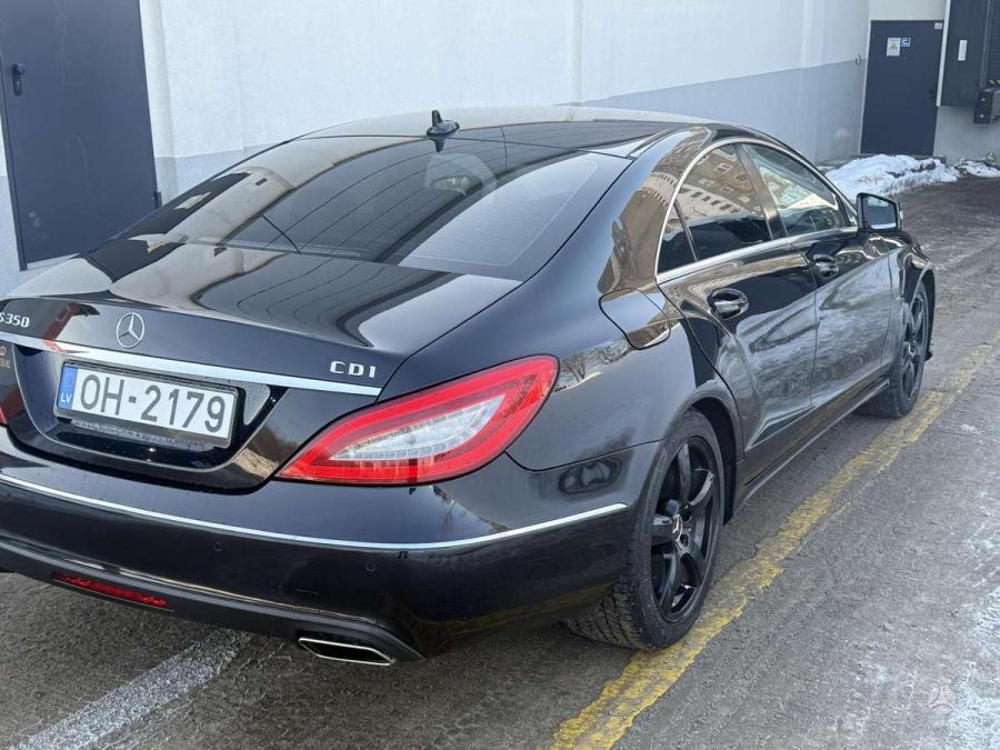 Melns Mercedes-Benz CLS 350 2012 Viļņa, ar dzinēja tilpumu 3.50 L un nobraukumu 280 tūkst. km par 11500 €, foto 5 vietnē AUTOMOTO.COM.LV