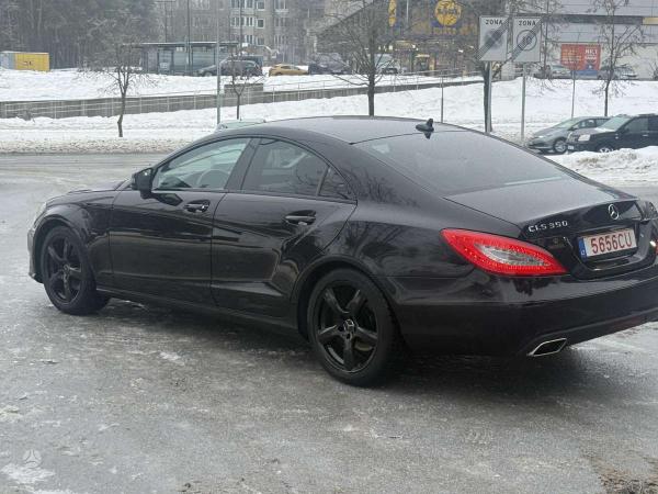 Black Mercedes-Benz CLS 350 2012 in Vilnius, with an engine capacity of 3.50 L and mileage of 290 thousand km for 12500 €, photo 9 on AUTOMOTO.COM.LV