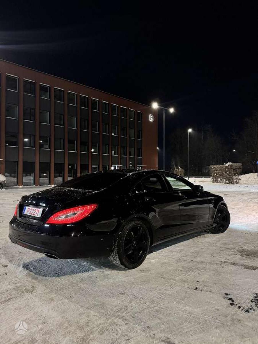 Melns Mercedes-Benz CLS 350 2012 Viļņa, ar dzinēja tilpumu 3.00 L un nobraukumu 280 tūkst. km par 10500 €, foto 2 vietnē AUTOMOTO.COM.LV