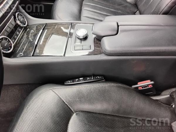 Black Mercedes-Benz CLS 350 2012 in Riga, with an engine capacity of 3.00 L and mileage of 320 thousand km for 10850 €, photo 10 on AUTOMOTO.COM.LV