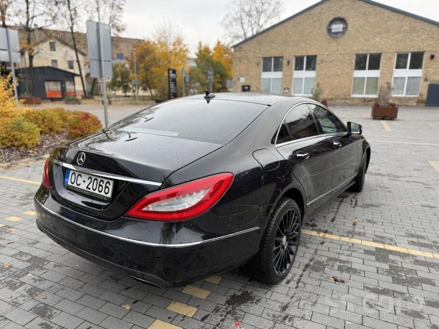 Черный Мерседес ЦЛС 350 2012 в Рига, объемом двигателя 3.00 л и пробегом 298 тыс. км за 12300 €, фото 4 на AUTOMOTO.COM.LV