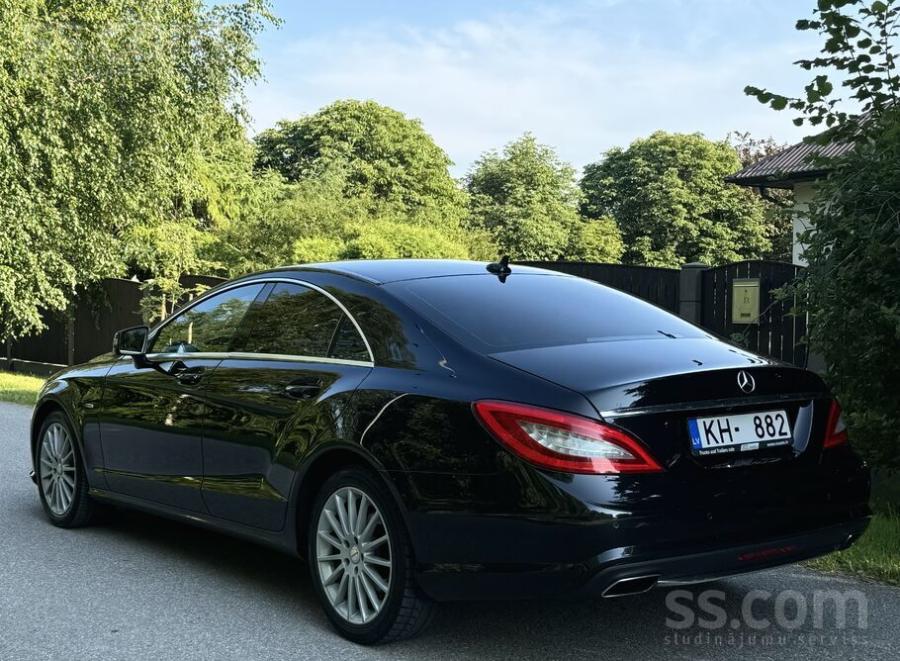 Black Mercedes-Benz CLS 350 2012 in Riga, with an engine capacity of 3.00 L and mileage of 278 thousand km for 10900 €, photo 6 on AUTOMOTO.COM.LV