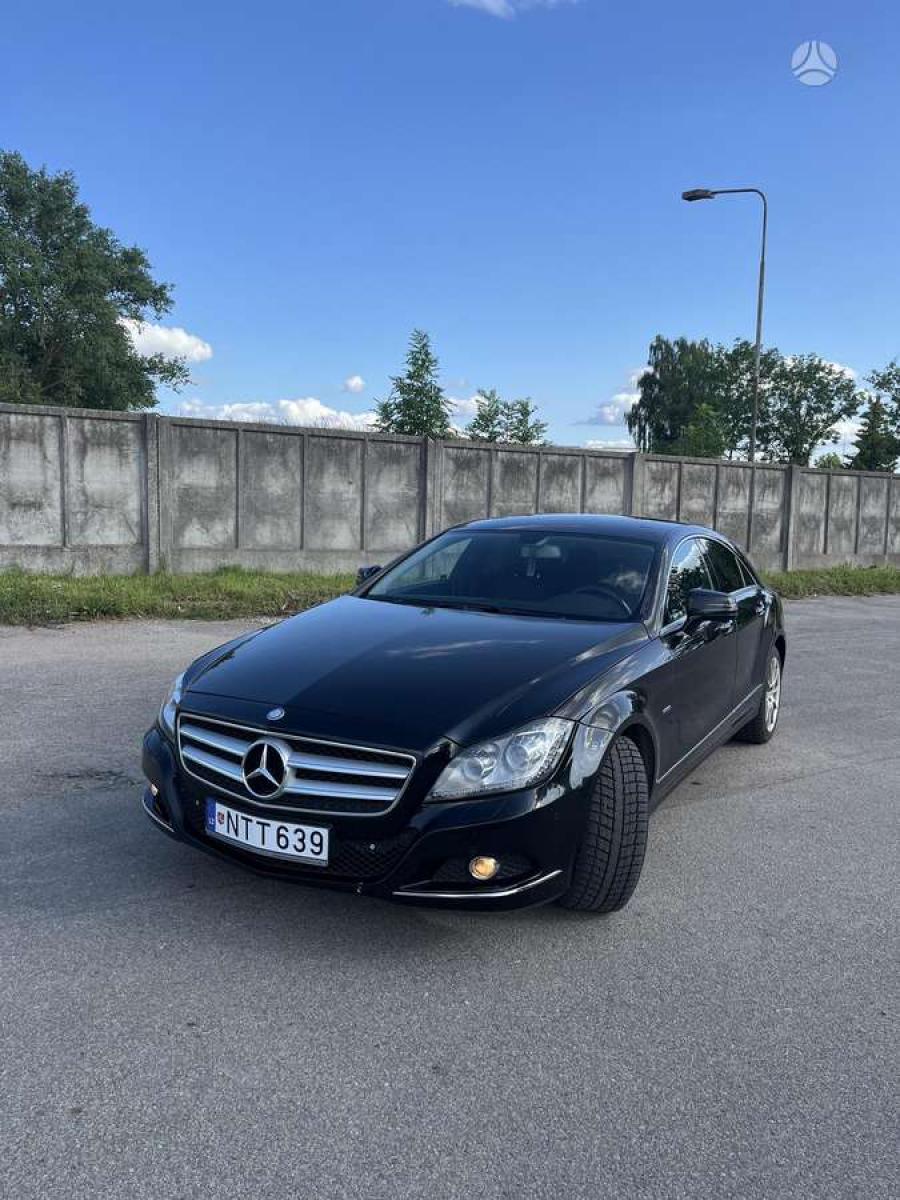 Black Mercedes-Benz CLS 350 2012 in Siauliai, with an engine capacity of 2.99 L and mileage of 260 thousand km for 12500 €, photo 3 on AUTOMOTO.COM.LV