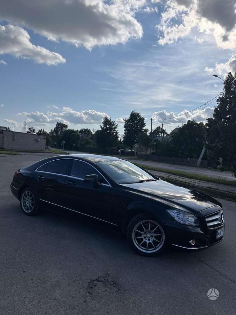 Black Mercedes-Benz CLS 350 2012 in Siauliai, with an engine capacity of 2.99 L and mileage of 260 thousand km for 12500 €, photo 5 on AUTOMOTO.COM.LV