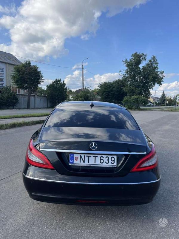 Black Mercedes-Benz CLS 350 2012 in Siauliai, with an engine capacity of 2.99 L and mileage of 260 thousand km for 12500 €, photo 5 on AUTOMOTO.COM.LV